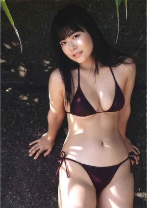 Umi Shinonome First Photobook - Inside The Sea