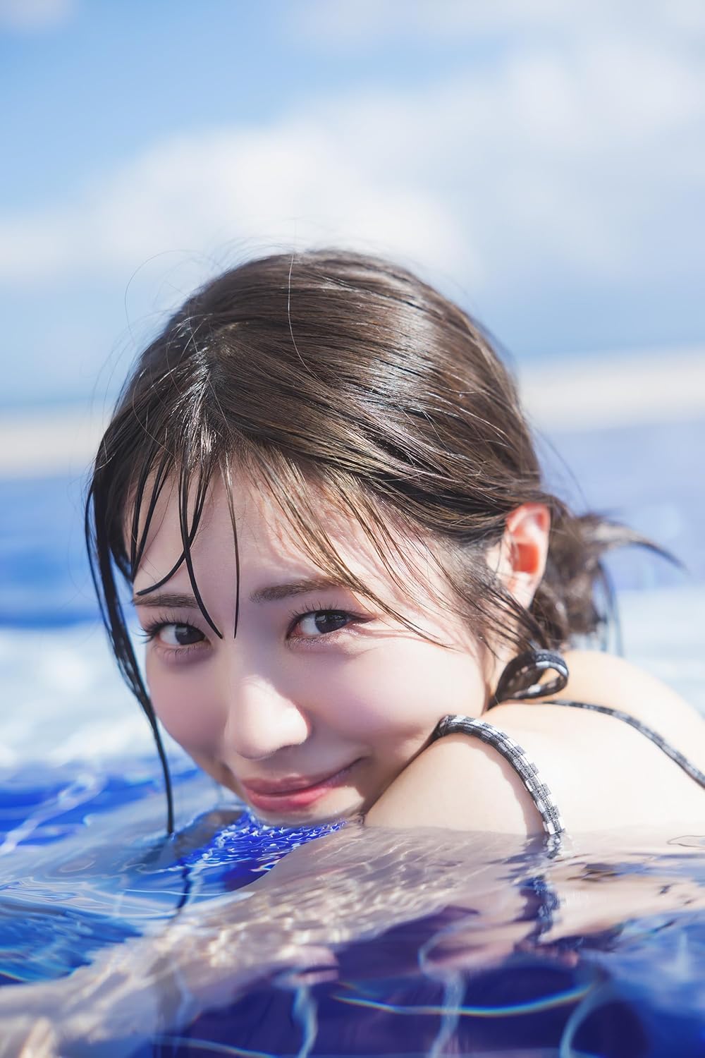 Peel The Apple Asahara Rin 1st Photo Book: Rin