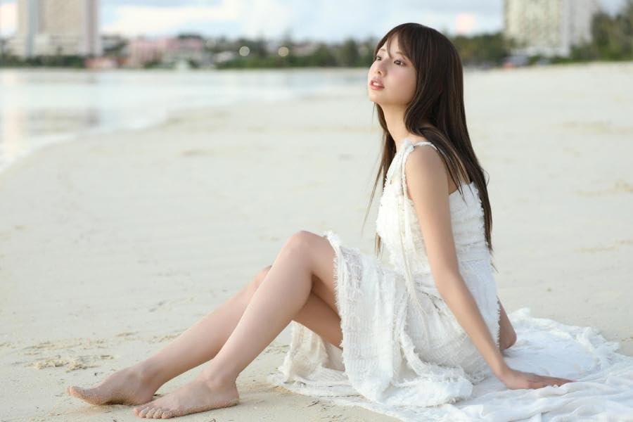 Yui Hayashi First Photo Book