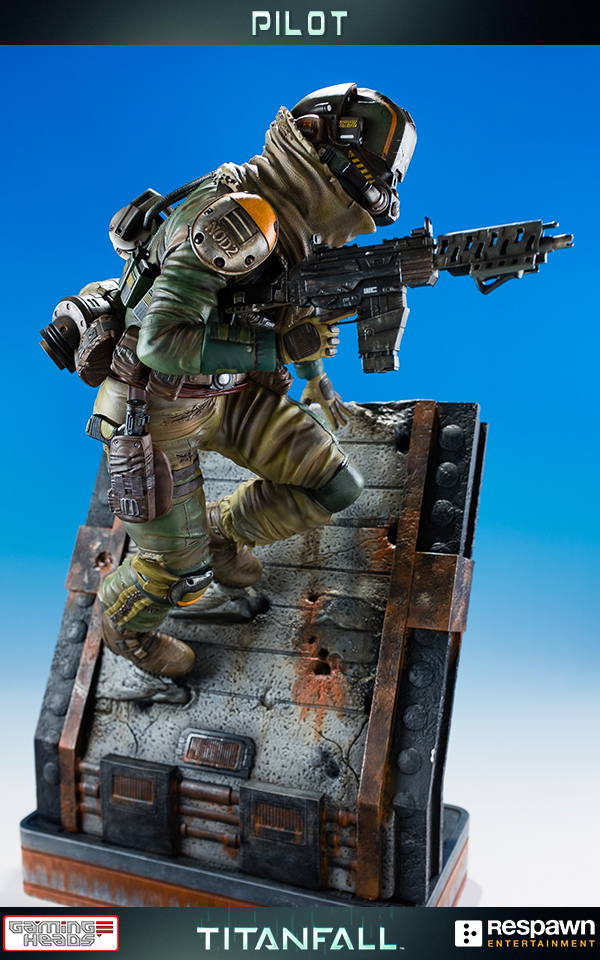 Titanfall Statue: Pilot