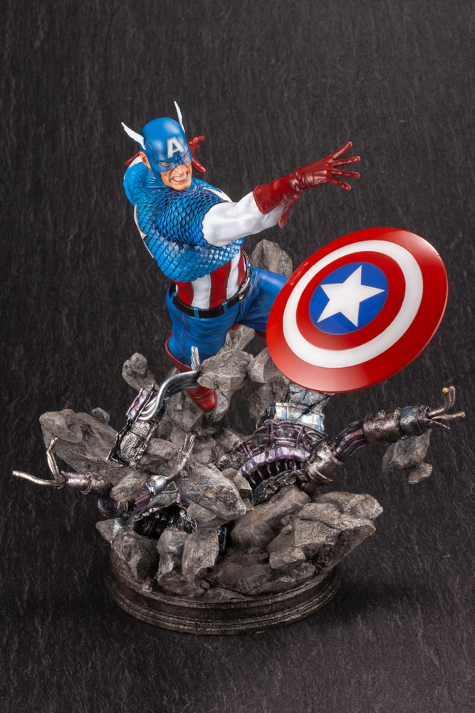 Marvel Universe Avengers 1/6 Scale Fine Art Statue: Captain America